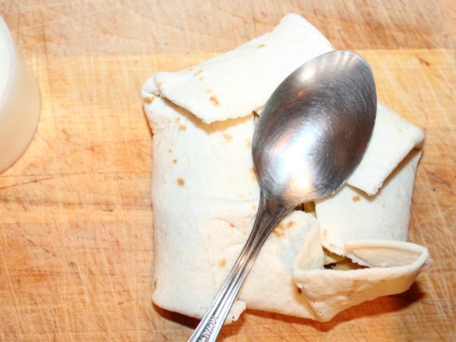 ~Cinnamon Roll Crunch Wrap! | Oh Bite It